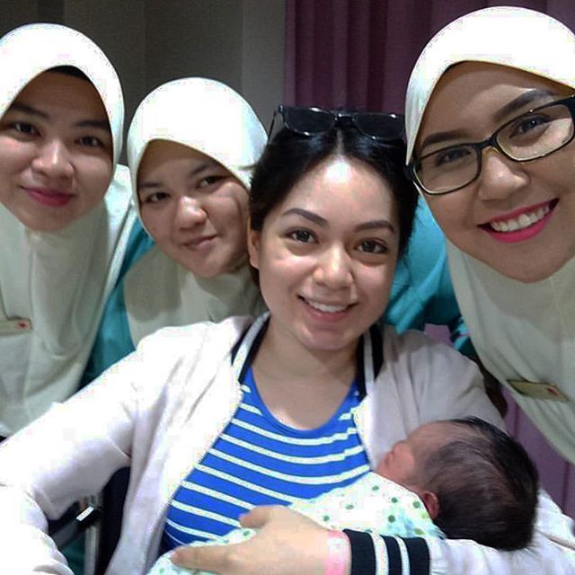 (TAHNIAH) Nad Zainal Selamat Timang Cahaya Mata Lelaki